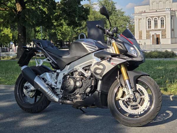 Pelēks Aprilia Tuono 2017 Panevēža, ar dzinēja tilpumu 1.10 L un nobraukumu 29 tūkst. km par 6199 €, foto 1 vietnē AUTOMOTO.COM.LV