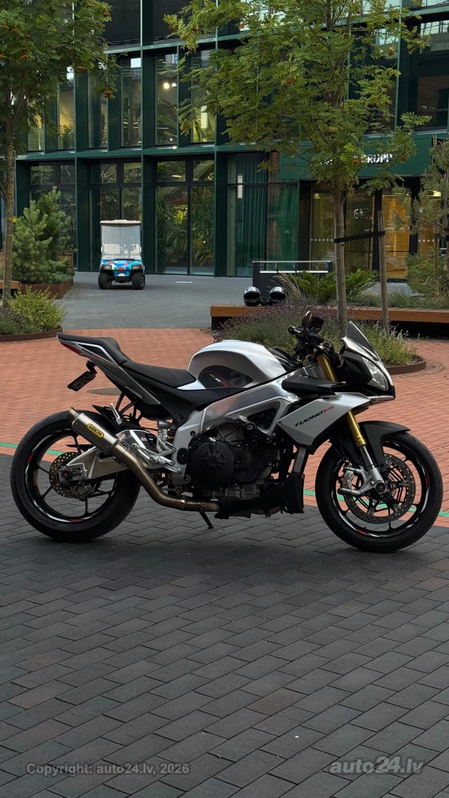 Grey Aprilia Tuono 2017 in Tallinn, with an engine capacity of 1.08 L and mileage of 39 thousand km for 8900 €, photo 4 on AUTOMOTO.COM.LV