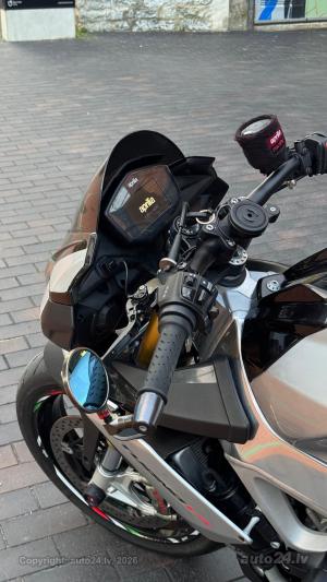 Grey Aprilia Tuono 2017 in Tallinn, with an engine capacity of 1.08 L and mileage of 39 thousand km for 8900 €, photo 5 on AUTOMOTO.COM.LV