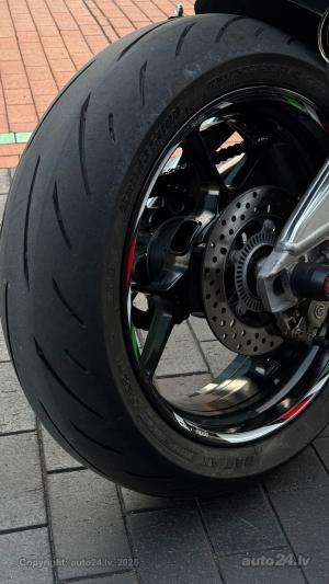 Grey Aprilia Tuono 2017 in Tallinn, with an engine capacity of 1.08 L and mileage of 39 thousand km for 8900 €, photo 8 on AUTOMOTO.COM.LV