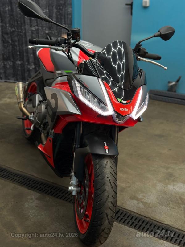 Pelēks Aprilia Tuono 2022 Pērnava, ar dzinēja tilpumu 0.66 L un nobraukumu 9 tūkst. km par 7990 €, foto 3 vietnē AUTOMOTO.COM.LV