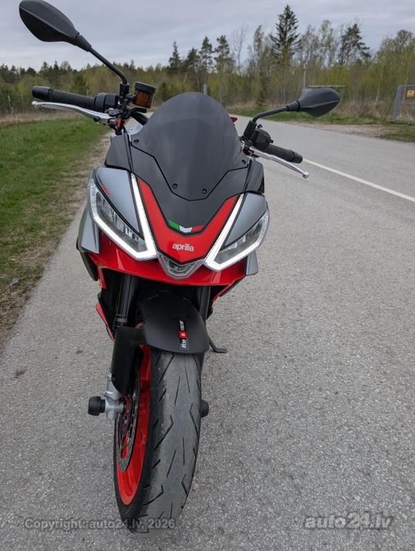 Pelēks Aprilia Tuono 2023 Tallina, ar dzinēja tilpumu 0.66 L un nobraukumu 10 tūkst. km par 7200 €, foto 5 vietnē AUTOMOTO.COM.LV