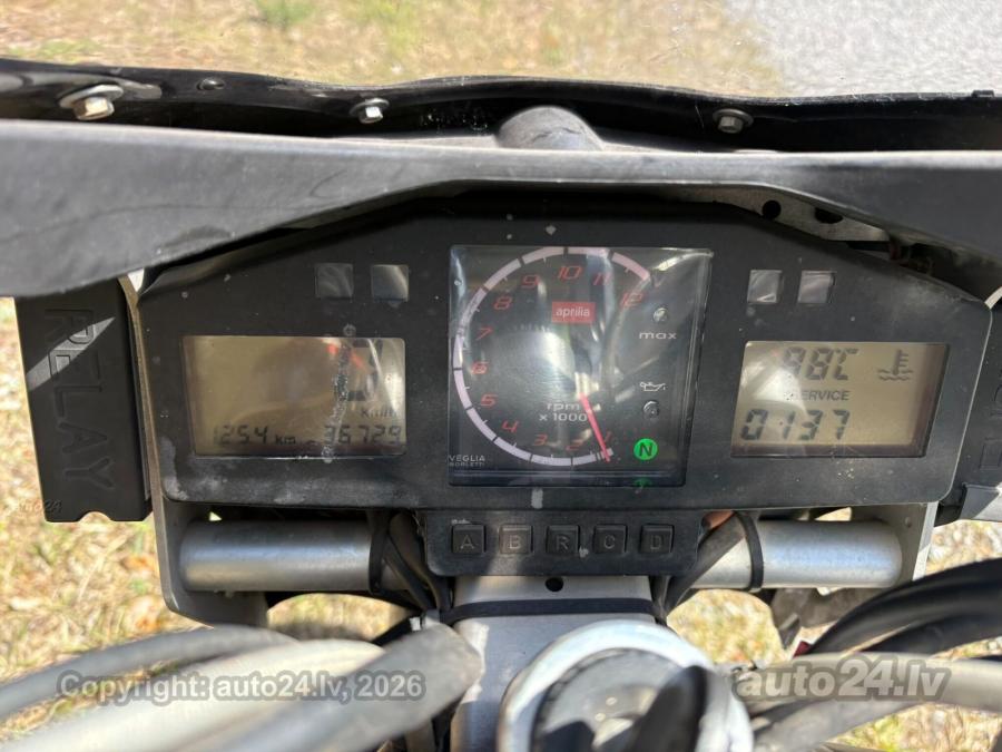 Aprilia Tuono 2004 Tartu, ar dzinēja tilpumu 1.00 L un nobraukumu 37 tūkst. km par 2500 €, foto 7 vietnē AUTOMOTO.COM.LV
