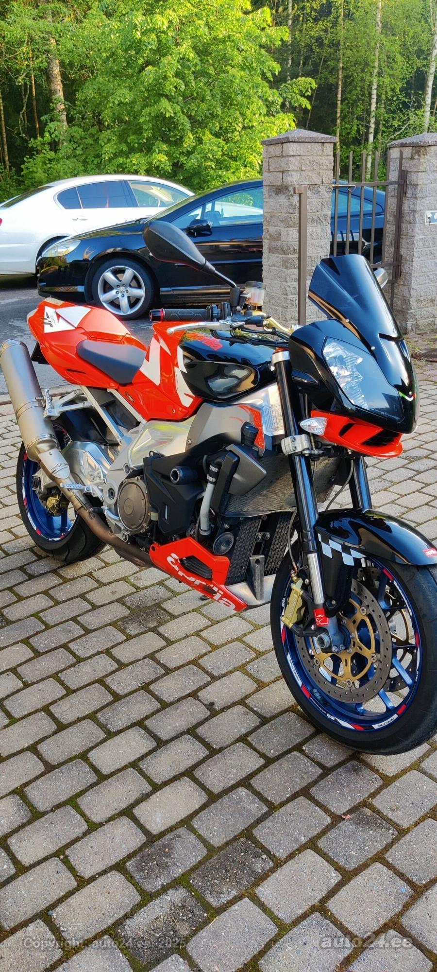 Aprilia Tuono 2006 Tallina, ar dzinēja tilpumu 1.00 L un nobraukumu 34 tūkst. km par 3800 €, foto 2 vietnē AUTOMOTO.COM.LV