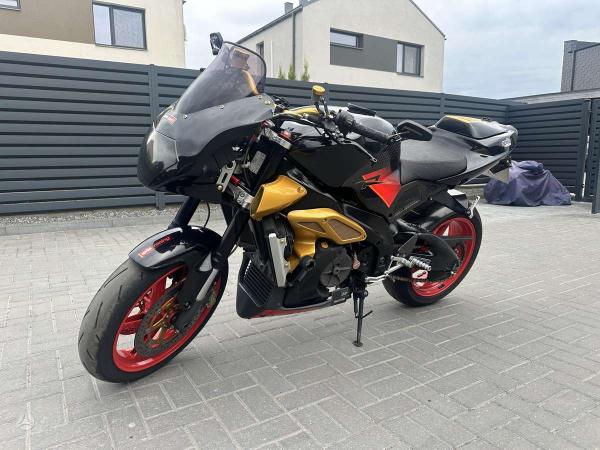 Aprilia Tuono 2006 in Kaunas, with an engine capacity of 0.00 L and mileage of 66 thousand km for 2100 €, photo 6 on AUTOMOTO.COM.LV