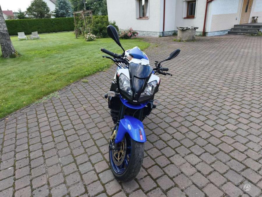 Aprilia Tuono 2008 Viļņa, ar dzinēja tilpumu 1.00 L un nobraukumu 14 tūkst. km par 2950 €, foto 5 vietnē AUTOMOTO.COM.LV