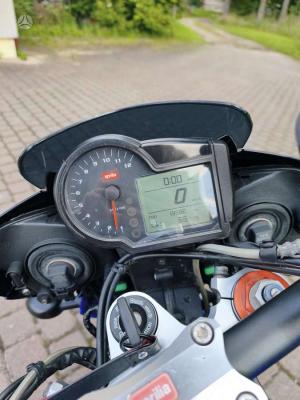 Aprilia Tuono 2008 Viļņa, ar dzinēja tilpumu 1.00 L un nobraukumu 14 tūkst. km par 2950 €, foto 7 vietnē AUTOMOTO.COM.LV