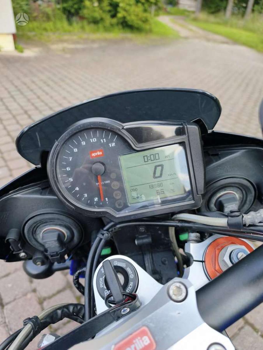 Aprilia Tuono 2008 Viļņa, ar dzinēja tilpumu 1.00 L un nobraukumu 14 tūkst. km par 2950 €, foto 7 vietnē AUTOMOTO.COM.LV