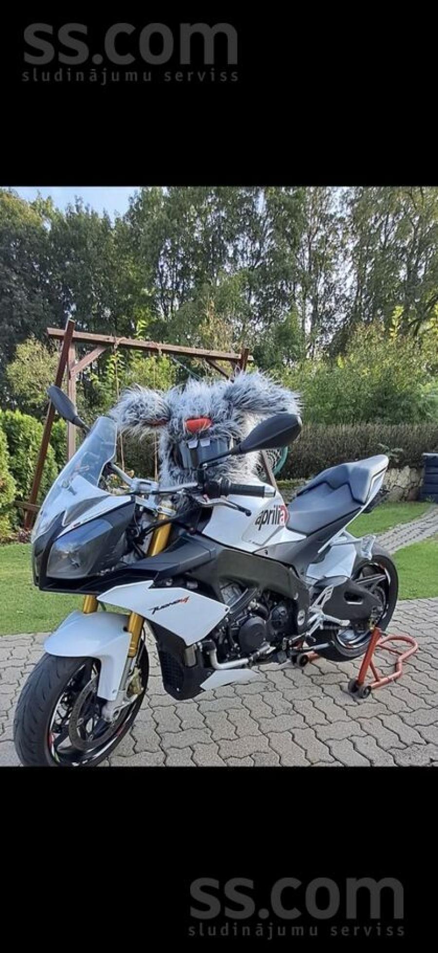 Aprilia Tuono 2012 in Riga, with an engine capacity of 0.13 L and mileage of 0 thousand km for 5999 €, photo 3 on AUTOMOTO.COM.LV