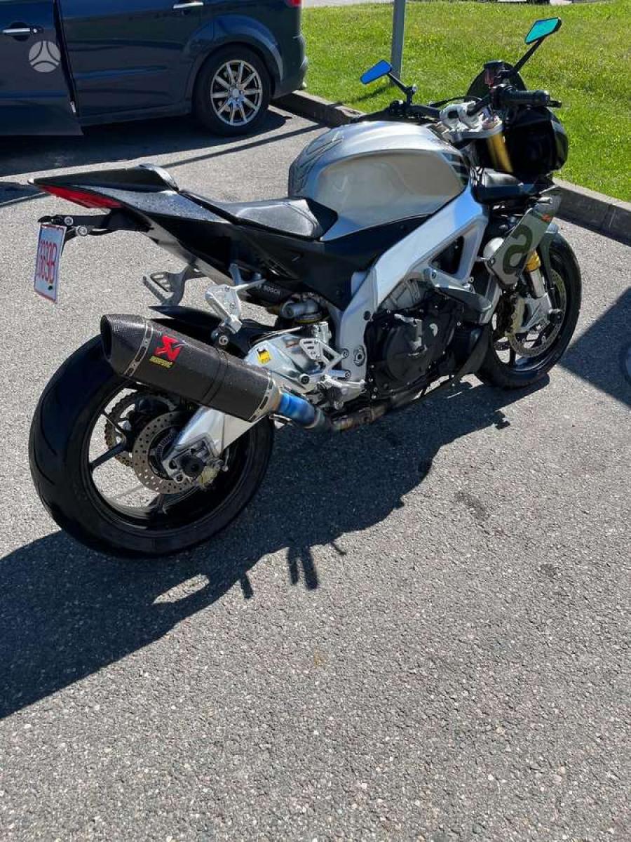 Aprilia Tuono 2016 in Klaipeda, with an engine capacity of 1.10 L and mileage of 9 thousand km for 7500 €, photo 1 on AUTOMOTO.COM.LV