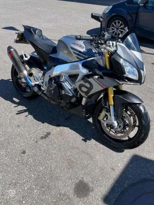 Aprilia Tuono 2016 in Klaipeda, with an engine capacity of 1.10 L and mileage of 9 thousand km for 7500 €, photo 3 on AUTOMOTO.COM.LV