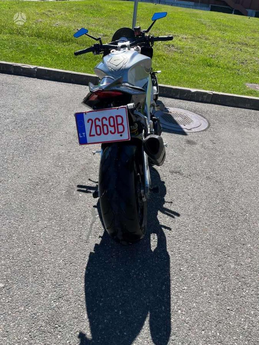 Aprilia Tuono 2016 in Klaipeda, with an engine capacity of 1.10 L and mileage of 9 thousand km for 7500 €, photo 5 on AUTOMOTO.COM.LV
