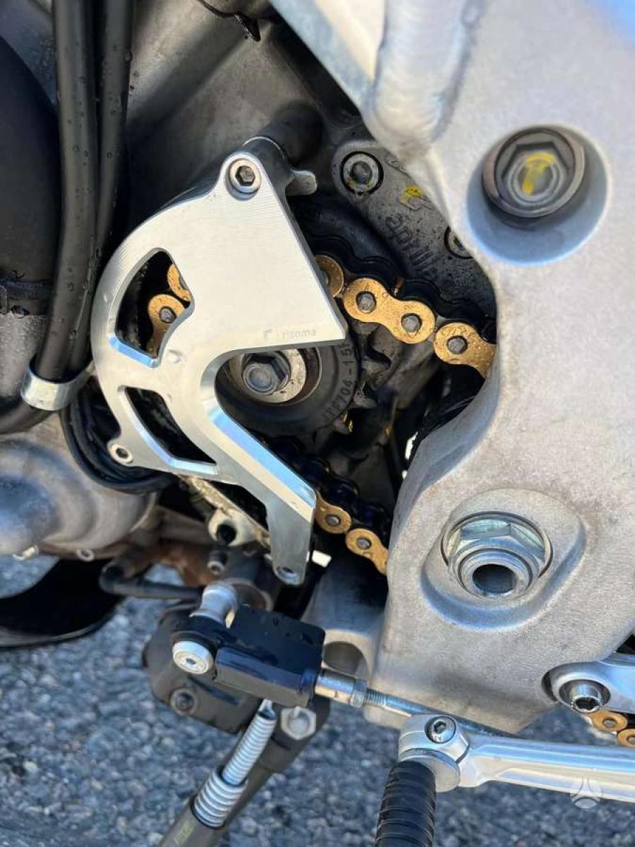 Aprilia Tuono 2016 in Klaipeda, with an engine capacity of 1.10 L and mileage of 9 thousand km for 7500 €, photo 10 on AUTOMOTO.COM.LV