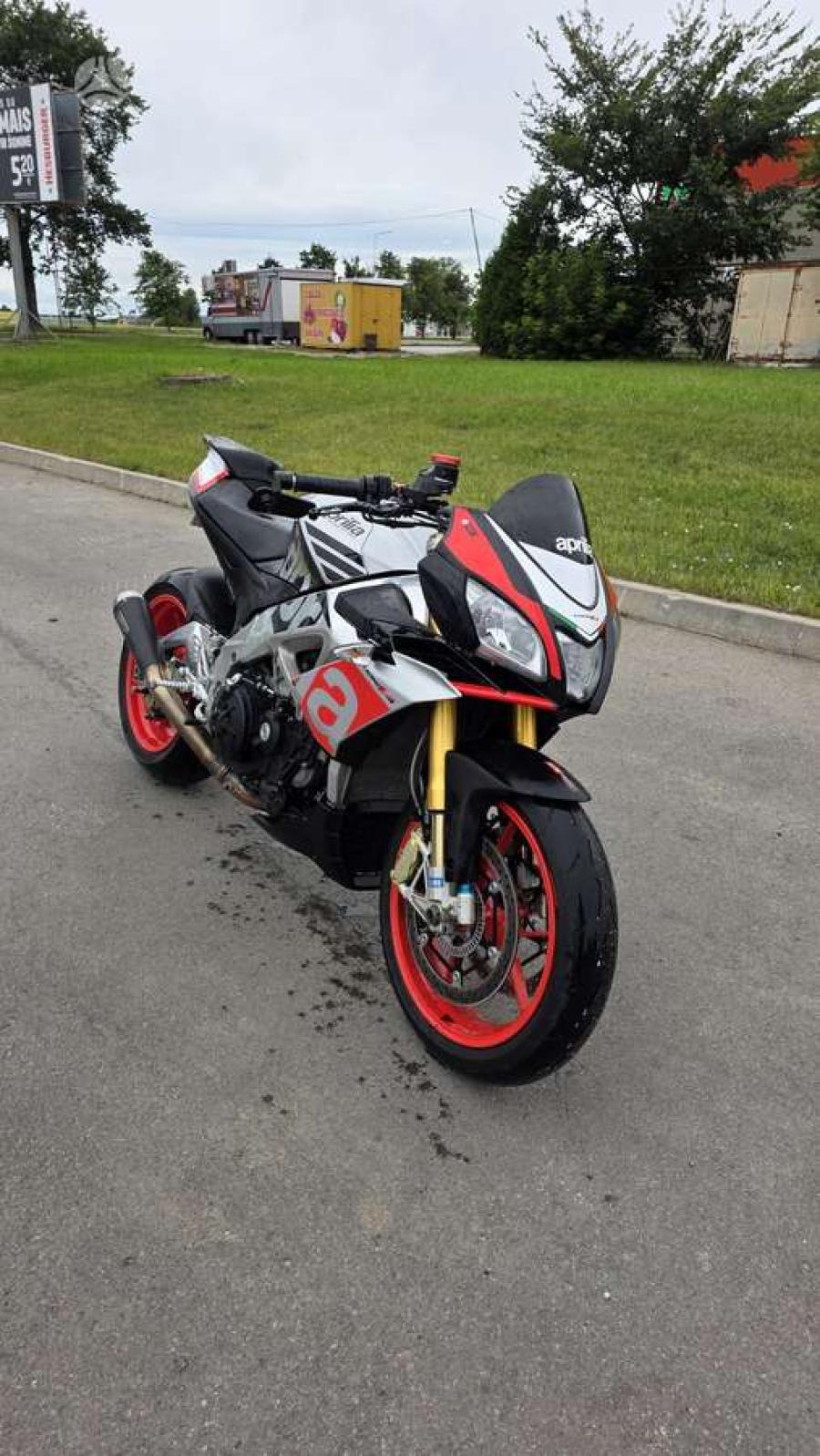 Aprilia Tuono 2016 Panevēža, ar dzinēja tilpumu 1.08 L un nobraukumu 49 tūkst. km par 6350 €, foto 1 vietnē AUTOMOTO.COM.LV