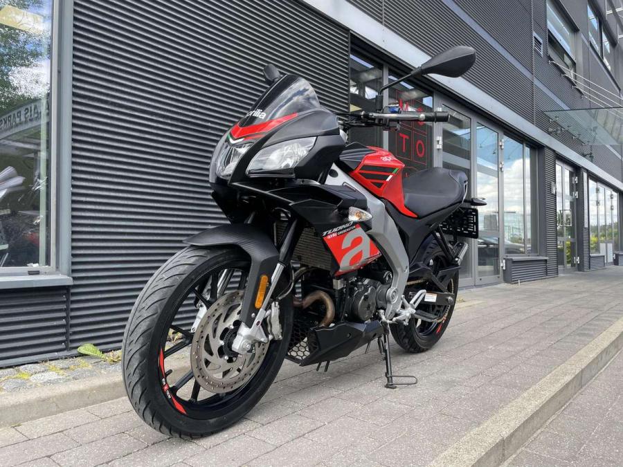 Aprilia Tuono 2017 in Riga, with an engine capacity of 0.13 L and mileage of 9 thousand km for 2799 €, photo 1 on AUTOMOTO.COM.LV
