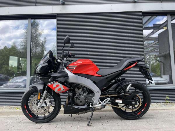 Aprilia Tuono 2017 in Riga, with an engine capacity of 0.13 L and mileage of 9 thousand km for 2799 €, photo 2 on AUTOMOTO.COM.LV