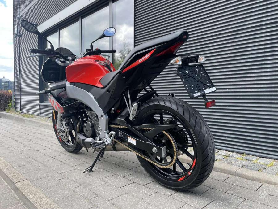 Aprilia Tuono 2017 in Riga, with an engine capacity of 0.13 L and mileage of 9 thousand km for 2799 €, photo 4 on AUTOMOTO.COM.LV