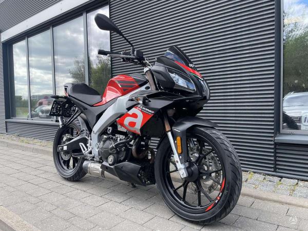 Aprilia Tuono 2017 in Riga, with an engine capacity of 0.13 L and mileage of 9 thousand km for 2799 €, photo 6 on AUTOMOTO.COM.LV