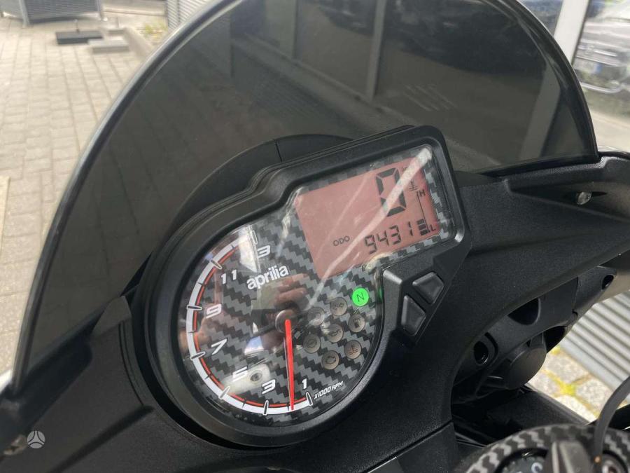 Aprilia Tuono 2017 in Riga, with an engine capacity of 0.13 L and mileage of 9 thousand km for 2799 €, photo 8 on AUTOMOTO.COM.LV
