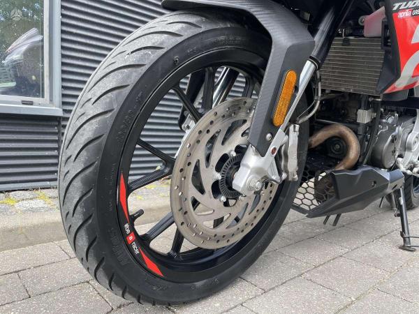 Aprilia Tuono 2017 in Riga, with an engine capacity of 0.13 L and mileage of 9 thousand km for 2799 €, photo 9 on AUTOMOTO.COM.LV