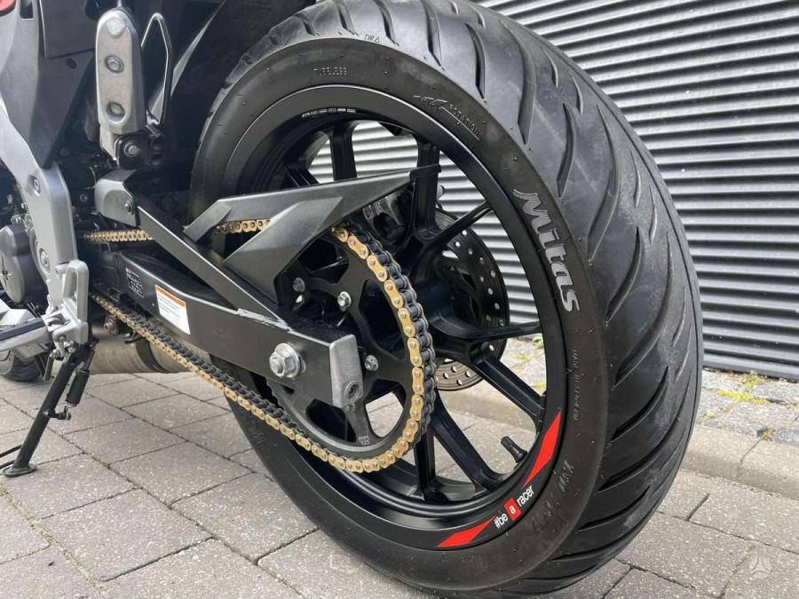 Aprilia Tuono 2017 in Riga, with an engine capacity of 0.13 L and mileage of 9 thousand km for 2799 €, photo 12 on AUTOMOTO.COM.LV