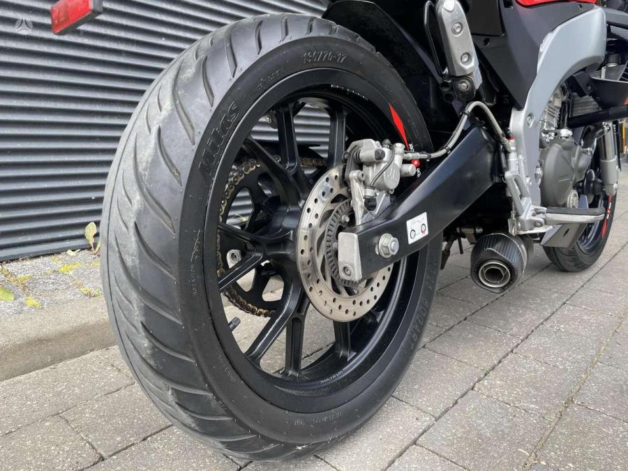 Aprilia Tuono 2017 in Riga, with an engine capacity of 0.13 L and mileage of 9 thousand km for 2799 €, photo 13 on AUTOMOTO.COM.LV