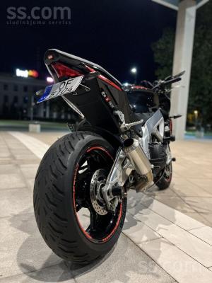 Aprilia Tuono 2017 in Riga, with an engine capacity of 1.10 L and mileage of 0 thousand km for 7900 €, photo 5 on AUTOMOTO.COM.LV