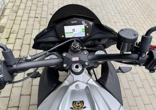 Aprilia Tuono 2018 in Vilnius, with an engine capacity of 1.08 L and mileage of 15 thousand km for 8000 €, photo 4 on AUTOMOTO.COM.LV