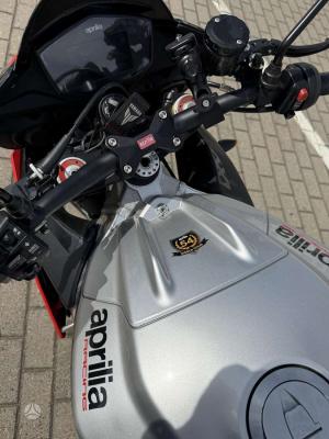 Aprilia Tuono 2018 Viļņa, ar dzinēja tilpumu 1.10 L un nobraukumu 18 tūkst. km par 7500 €, foto 5 vietnē AUTOMOTO.COM.LV