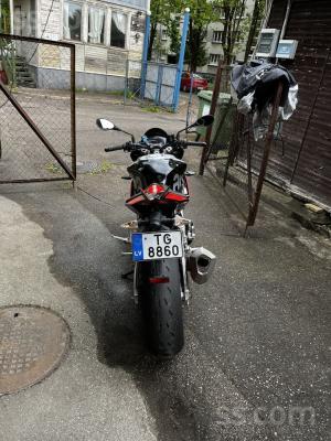 Aprilia Tuono 2019 in Riga, with an engine capacity of 1.10 L and mileage of 0 thousand km for 9000 €, photo 5 on AUTOMOTO.COM.LV