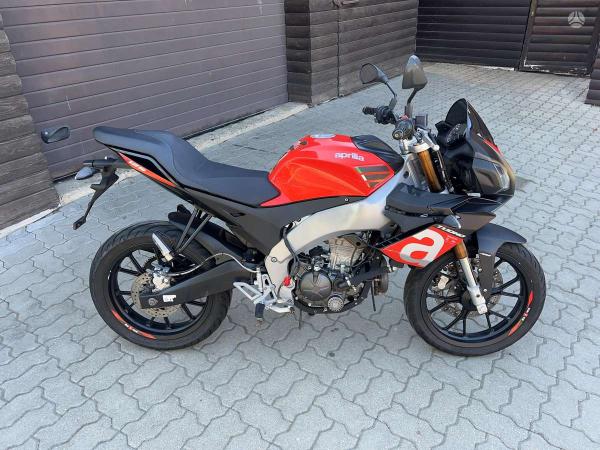 Aprilia Tuono 2019 in Prienai, with an engine capacity of 0.13 L and mileage of 25 thousand km for 1100 €, photo 3 on AUTOMOTO.COM.LV