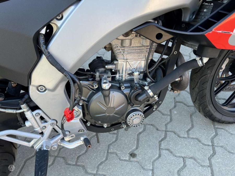 Aprilia Tuono 2019 in Prienai, with an engine capacity of 0.13 L and mileage of 25 thousand km for 1100 €, photo 8 on AUTOMOTO.COM.LV
