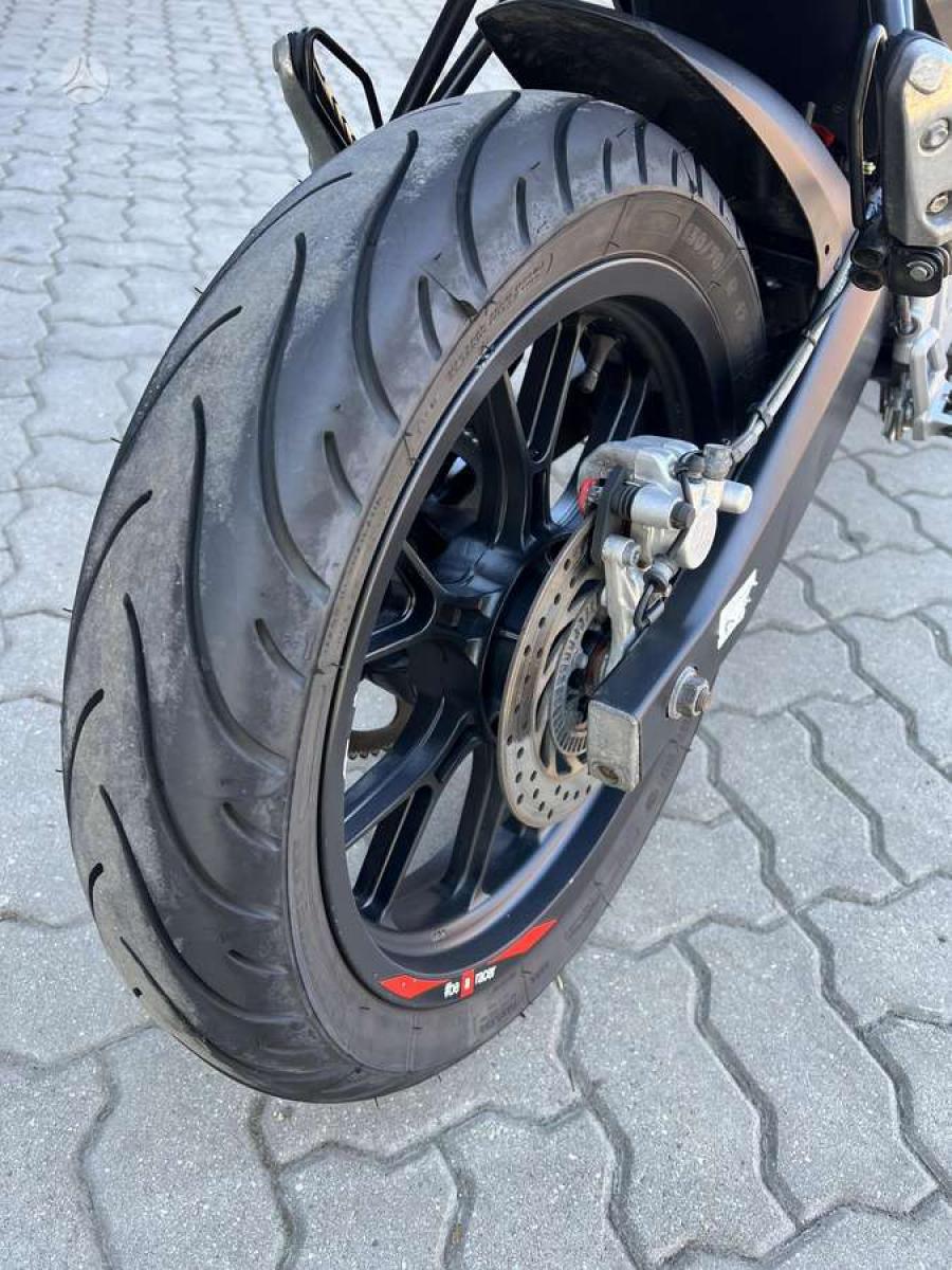 Aprilia Tuono 2019 in Prienai, with an engine capacity of 0.13 L and mileage of 25 thousand km for 1100 €, photo 9 on AUTOMOTO.COM.LV