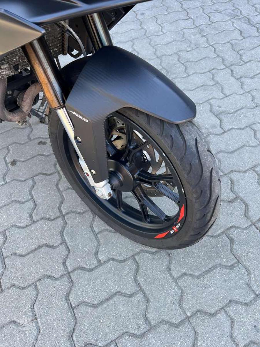 Aprilia Tuono 2019 in Prienai, with an engine capacity of 0.13 L and mileage of 25 thousand km for 1100 €, photo 11 on AUTOMOTO.COM.LV