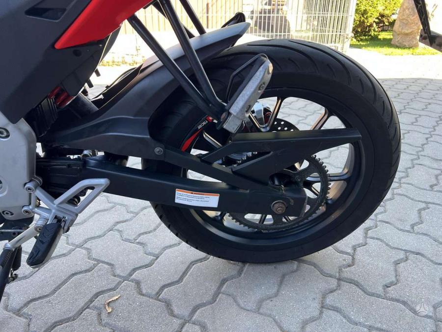 Aprilia Tuono 2019 in Prienai, with an engine capacity of 0.13 L and mileage of 25 thousand km for 1100 €, photo 14 on AUTOMOTO.COM.LV