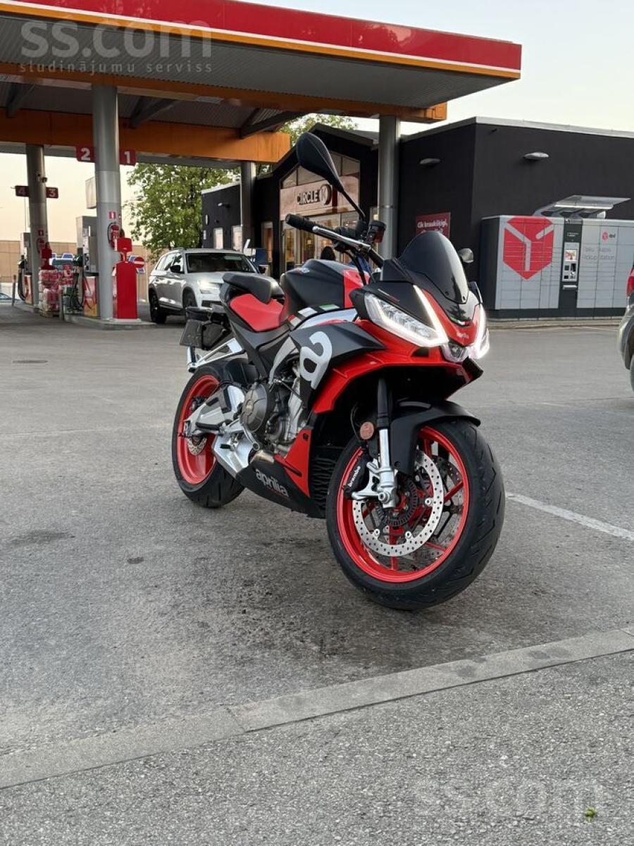 Aprilia Tuono 2021 in Rezekne, with an engine capacity of 0.66 L and mileage of 0 thousand km for 7600 €, photo 1 on AUTOMOTO.COM.LV