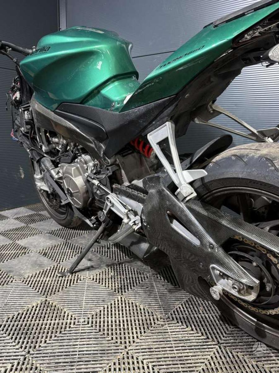 Aprilia Tuono 2021 in Taurage, with an engine capacity of 0.66 L and mileage of 7 thousand km for 2950 €, photo 6 on AUTOMOTO.COM.LV