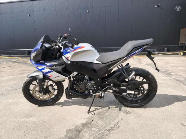 Aprilia Tuono 2024 Viļņa, ar dzinēja tilpumu 0.13 L un nobraukumu 4 tūkst. km par 2950 €, foto 2 vietnē AUTOMOTO.COM.LV
