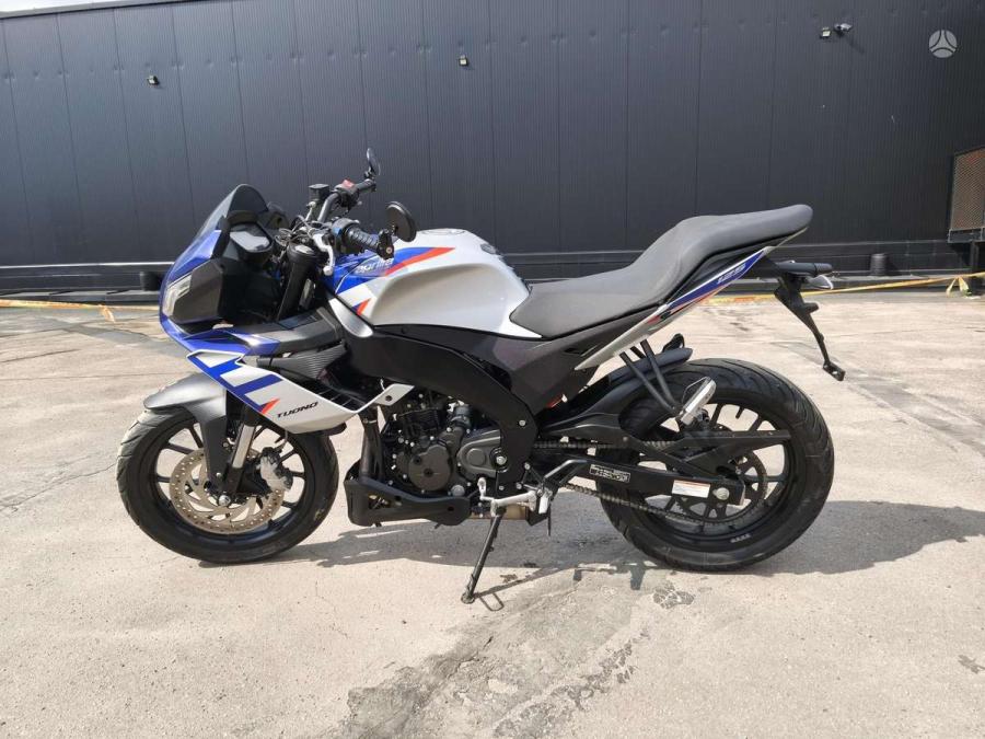 Aprilia Tuono 2024 Viļņa, ar dzinēja tilpumu 0.13 L un nobraukumu 4 tūkst. km par 2950 €, foto 3 vietnē AUTOMOTO.COM.LV