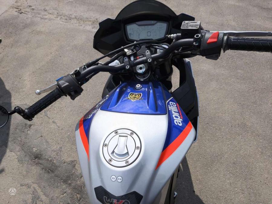 Aprilia Tuono 2024 Viļņa, ar dzinēja tilpumu 0.13 L un nobraukumu 4 tūkst. km par 2950 €, foto 6 vietnē AUTOMOTO.COM.LV