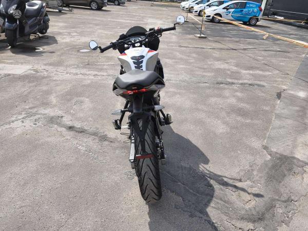 Aprilia Tuono 2024 Viļņa, ar dzinēja tilpumu 0.13 L un nobraukumu 4 tūkst. km par 2950 €, foto 6 vietnē AUTOMOTO.COM.LV