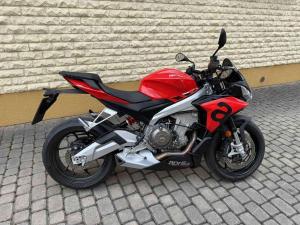 Aprilia Tuono 2025 Tauragė, ar dzinēja tilpumu 0.66 L un nobraukumu 4 tūkst. km par 7400 €, foto 5 vietnē AUTOMOTO.COM.LV