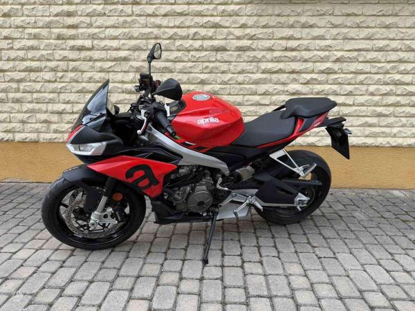 Aprilia Tuono 2025 Tauragė, ar dzinēja tilpumu 0.66 L un nobraukumu 4 tūkst. km par 7400 €, foto 5 vietnē AUTOMOTO.COM.LV