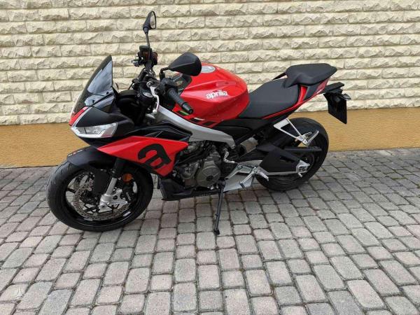 Aprilia Tuono 2025 Tauragė, ar dzinēja tilpumu 0.66 L un nobraukumu 4 tūkst. km par 7400 €, foto 7 vietnē AUTOMOTO.COM.LV