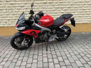 Aprilia Tuono 2025 Tauragė, ar dzinēja tilpumu 0.66 L un nobraukumu 4 tūkst. km par 7400 €, foto 8 vietnē AUTOMOTO.COM.LV