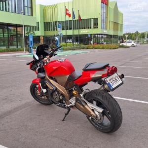 Sarkans Aprilia Tuono 2003 Kauņa, ar dzinēja tilpumu 1.00 L un nobraukumu 57 tūkst. km par 2550 €, foto 4 vietnē AUTOMOTO.COM.LV