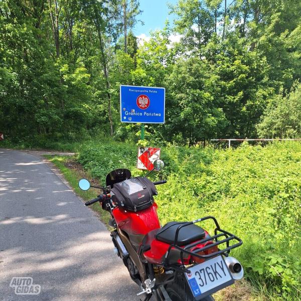 Sarkans Aprilia Tuono 2003 Kauņa, ar dzinēja tilpumu 1.00 L un nobraukumu 57 tūkst. km par 2550 €, foto 7 vietnē AUTOMOTO.COM.LV