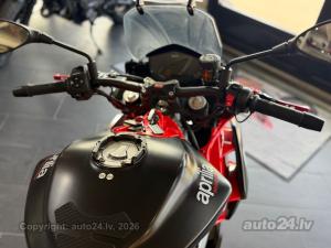 Red Aprilia Tuono 2022 in Tallinn, with an engine capacity of 0.66 L and mileage of 56 thousand km for 4990 €, photo 5 on AUTOMOTO.COM.LV
