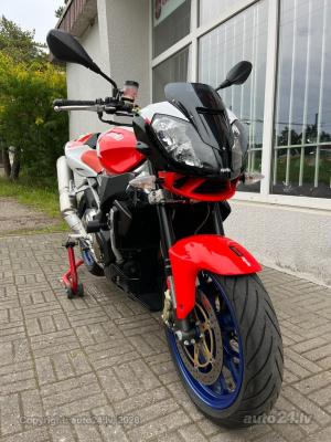 Balts Aprilia Tuono 2007 Tallina, ar dzinēja tilpumu 1.00 L un nobraukumu 42 tūkst. km par 3990 €, foto 4 vietnē AUTOMOTO.COM.LV