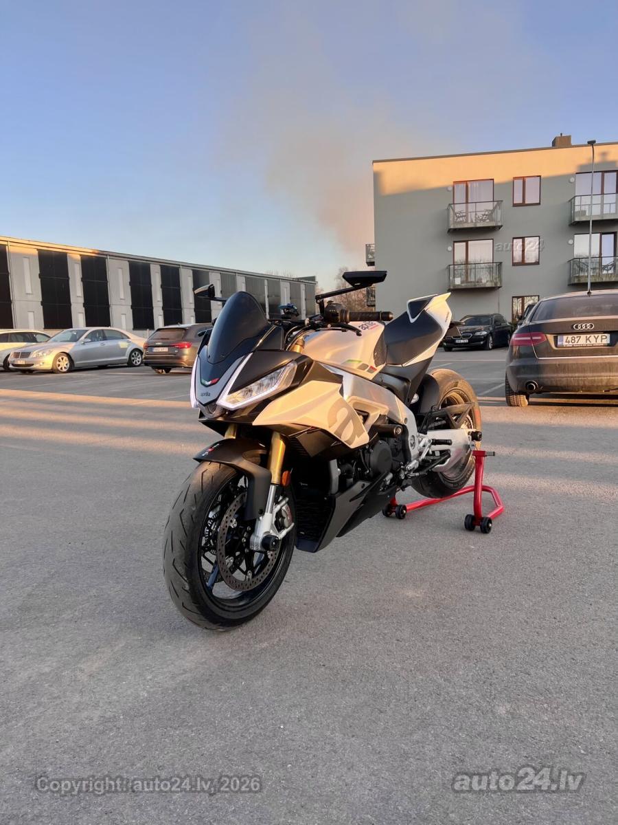 White Aprilia Tuono 2022 in Rakvere, with an engine capacity of 1.08 L and mileage of 23 thousand km for 11500 €, photo 1 on AUTOMOTO.COM.LV